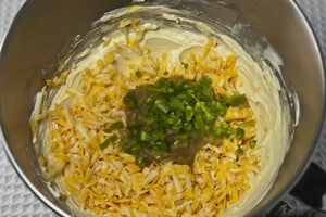 Six-Layer Green Chili Cheese Spread | Sauce and SensibilitySauce and ...
